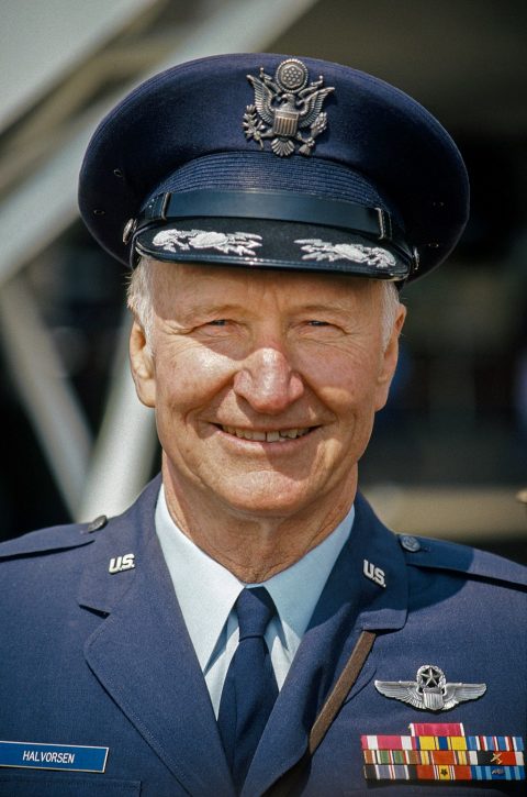 Gail Halverson – The Candy Bomber | The Berlin Airlift