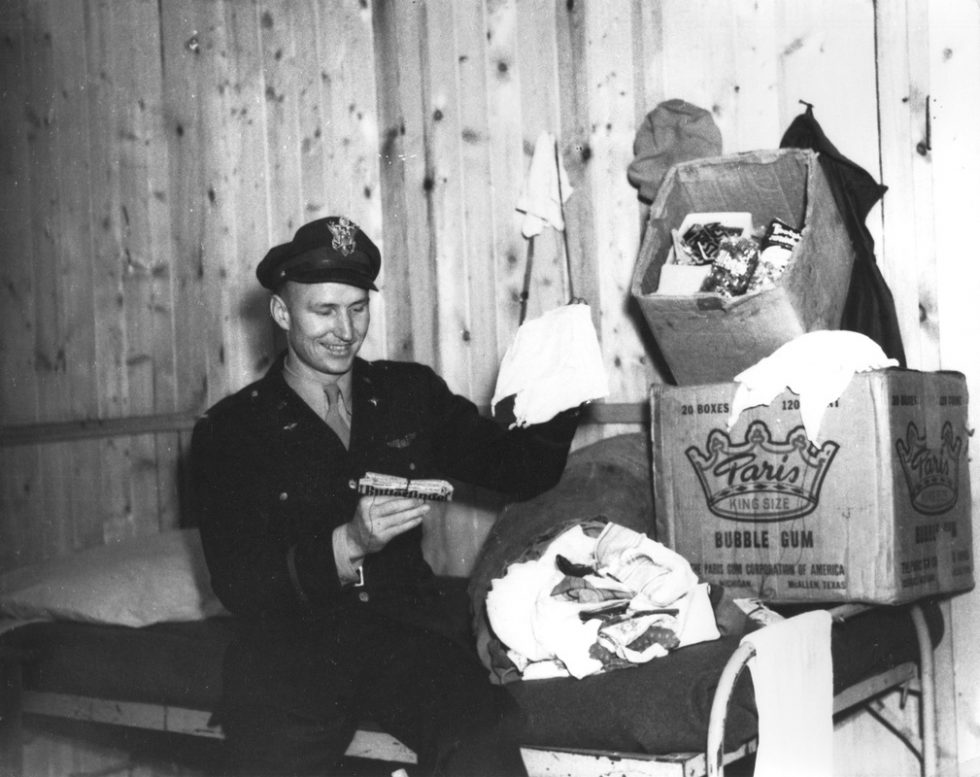 Gail Halverson – The Candy Bomber | The Berlin Airlift